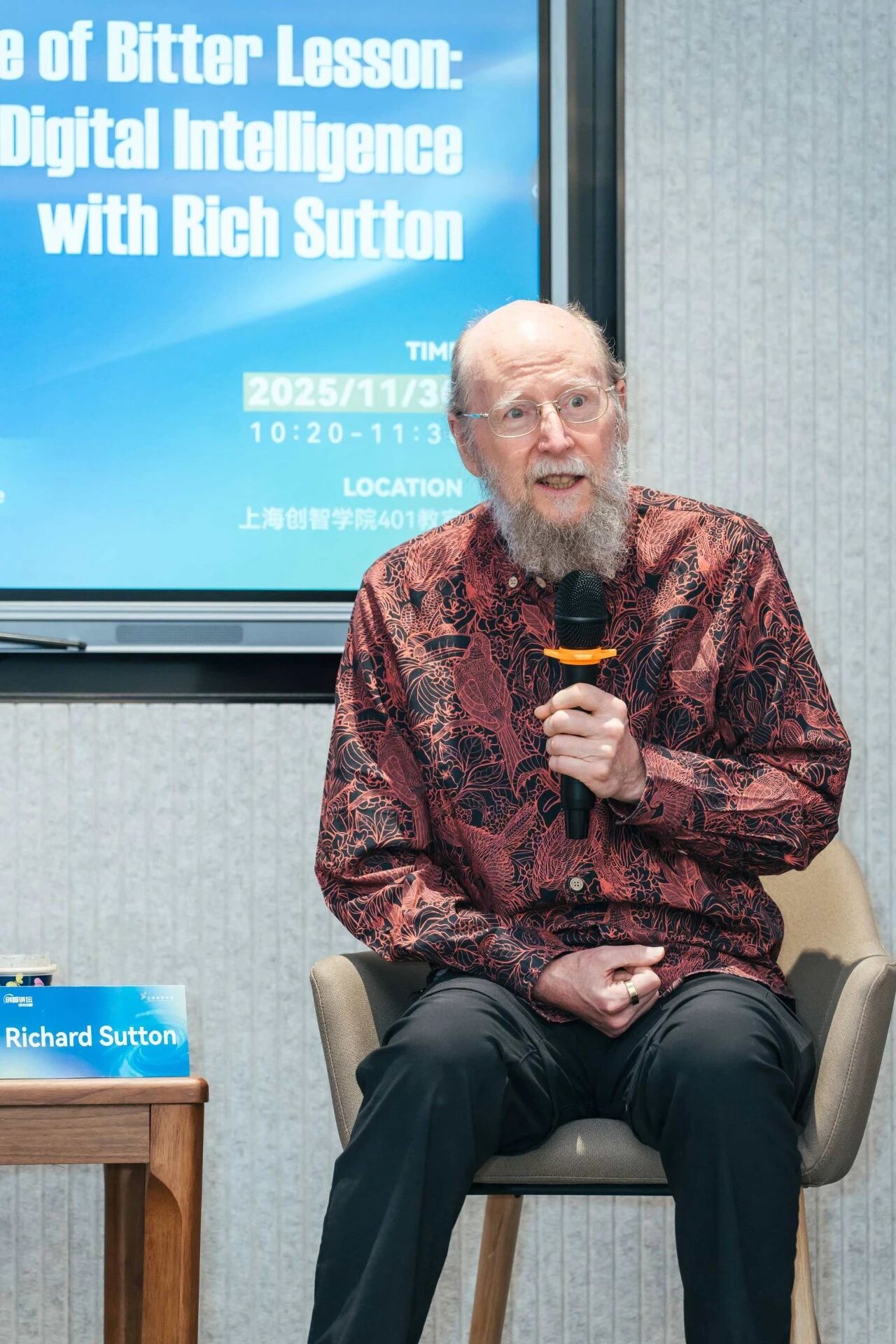 图灵奖得主Richard Sutton到访上海创智学院，与师生展开对谈